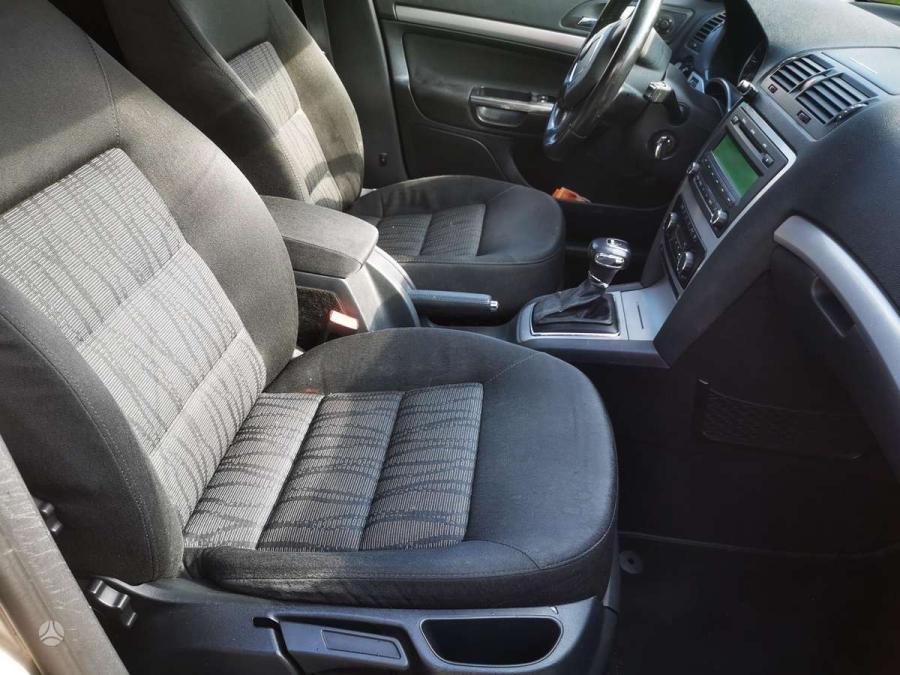 Grey Skoda Octavia 2009 in Vilnius, with an engine capacity of 1.90 L and mileage of 332 thousand km for 3450 €, photo 19 on AUTOMOTO.COM.LV