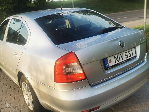 Pelēks Skoda Octavia 2010 Viļņa, ar dzinēja tilpumu 1.60 L un nobraukumu 257 tūkst. km par 2950 €, foto 6 vietnē AUTOMOTO.COM.LV