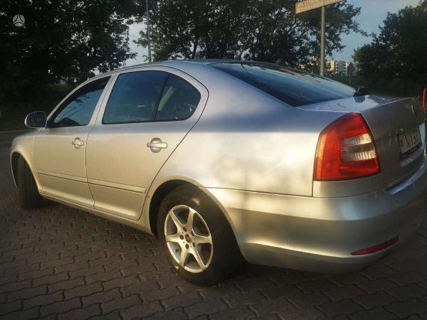 Pelēks Skoda Octavia 2010 Viļņa, ar dzinēja tilpumu 1.60 L un nobraukumu 257 tūkst. km par 2950 €, foto 8 vietnē AUTOMOTO.COM.LV