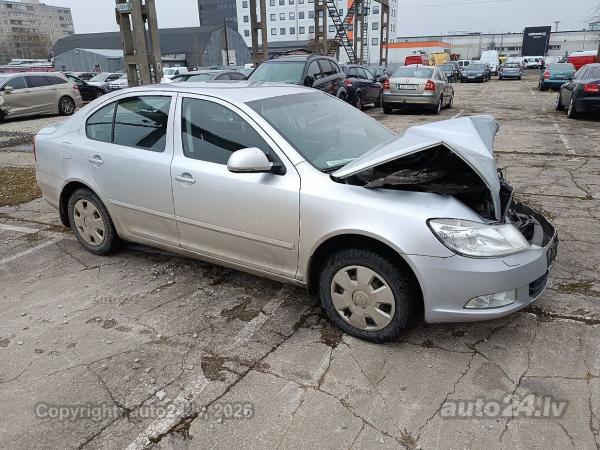 Pelēks Skoda Octavia 2010 Tallina, ar dzinēja tilpumu 1.60 L un nobraukumu 266 tūkst. km par 799 €, foto 1 vietnē AUTOMOTO.COM.LV