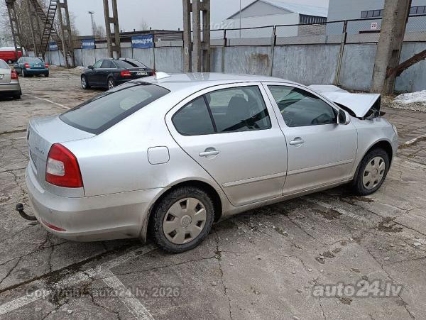 Pelēks Skoda Octavia 2010 Tallina, ar dzinēja tilpumu 1.60 L un nobraukumu 266 tūkst. km par 799 €, foto 3 vietnē AUTOMOTO.COM.LV