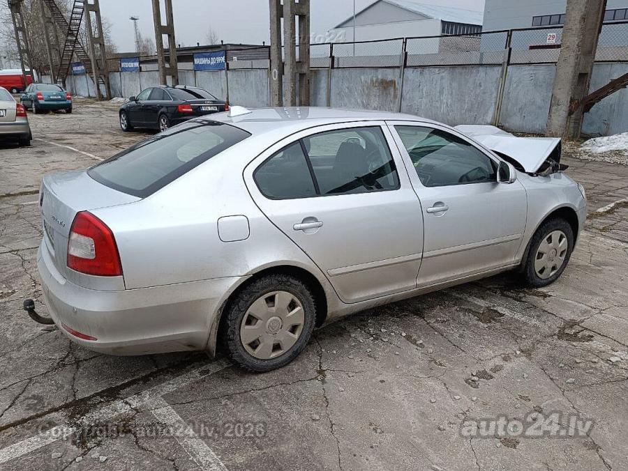 Pelēks Skoda Octavia 2010 Tallina, ar dzinēja tilpumu 1.60 L un nobraukumu 266 tūkst. km par 799 €, foto 3 vietnē AUTOMOTO.COM.LV