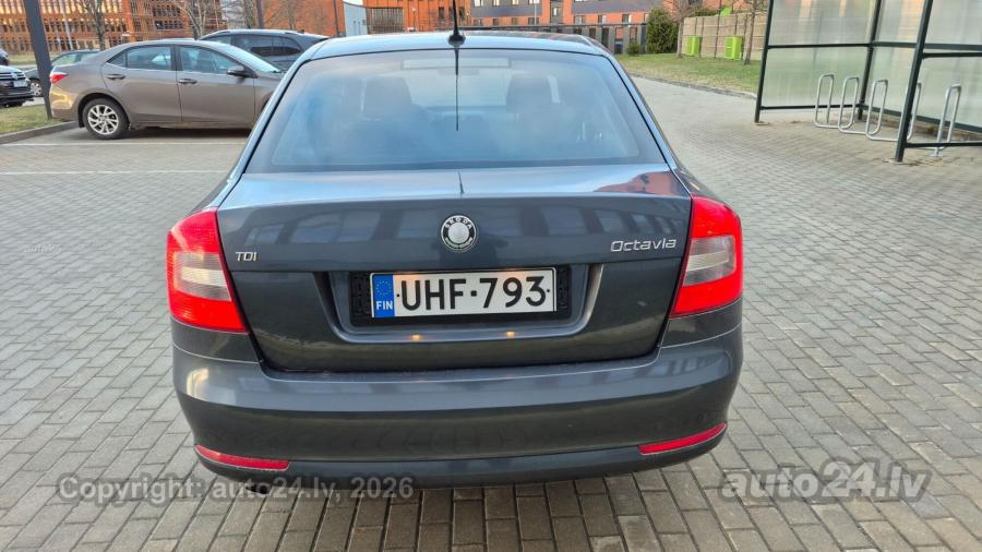 Pelēks Skoda Octavia 2010 Tartu, ar dzinēja tilpumu 1.60 L un nobraukumu 349 tūkst. km par 3490 €, foto 8 vietnē AUTOMOTO.COM.LV
