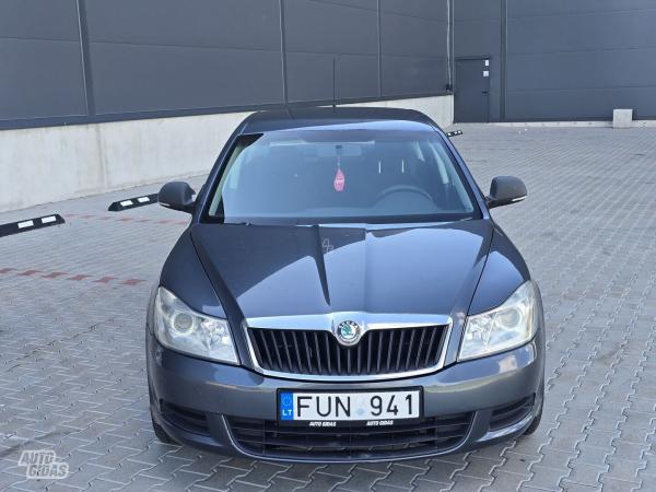 Grey Skoda Octavia 2010 in Siauliai, with an engine capacity of 1.60 L and mileage of 290 thousand km for 1750 €, photo 2 on AUTOMOTO.COM.LV