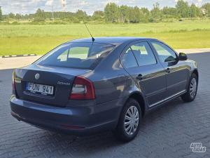 Pelēks Skoda Octavia 2010 Šauļi, ar dzinēja tilpumu 1.60 L un nobraukumu 290 tūkst. km par 1750 €, foto 5 vietnē AUTOMOTO.COM.LV
