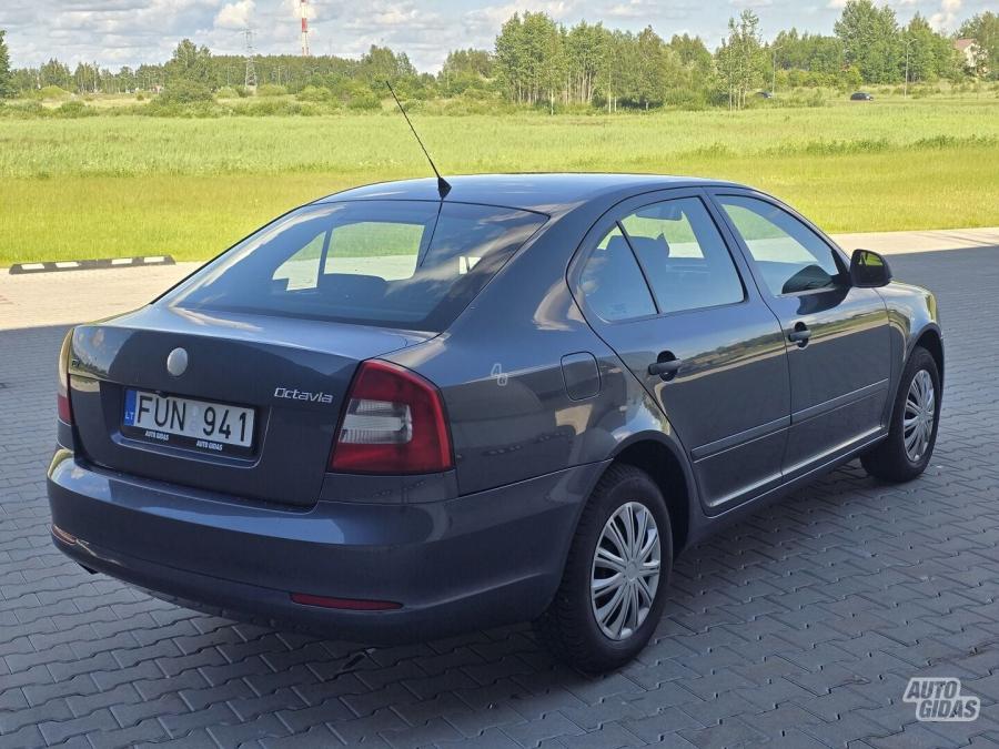 Pelēks Skoda Octavia 2010 Šauļi, ar dzinēja tilpumu 1.60 L un nobraukumu 290 tūkst. km par 1750 €, foto 5 vietnē AUTOMOTO.COM.LV