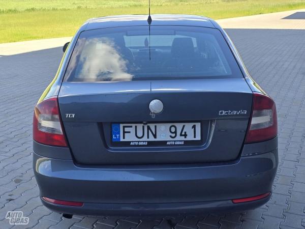 Grey Skoda Octavia 2010 in Siauliai, with an engine capacity of 1.60 L and mileage of 290 thousand km for 1750 €, photo 5 on AUTOMOTO.COM.LV
