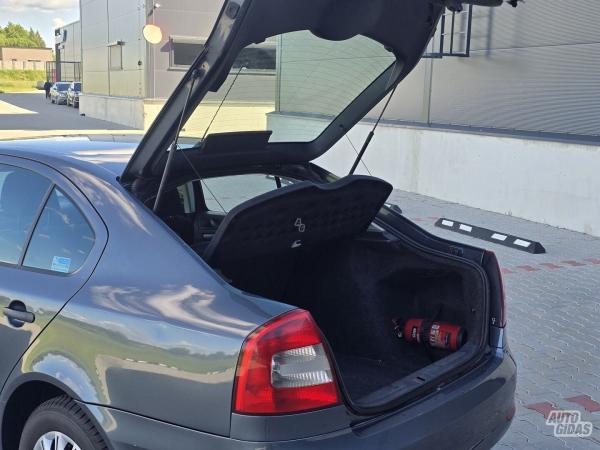 Grey Skoda Octavia 2010 in Siauliai, with an engine capacity of 1.60 L and mileage of 290 thousand km for 1750 €, photo 7 on AUTOMOTO.COM.LV