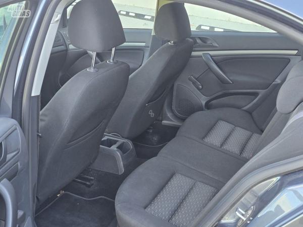 Grey Skoda Octavia 2010 in Siauliai, with an engine capacity of 1.60 L and mileage of 290 thousand km for 1750 €, photo 8 on AUTOMOTO.COM.LV