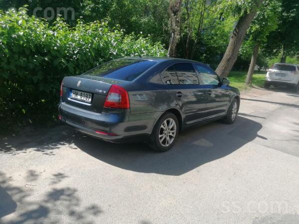 Grey Skoda Octavia 2010 in Riga, with an engine capacity of 1.80 L and mileage of 230 thousand km for 3300 €, photo 5 on AUTOMOTO.COM.LV