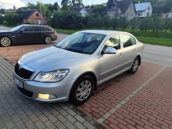 Grey Skoda Octavia 2010 in Kaunas, with an engine capacity of 1.90 L and mileage of 270 thousand km for 1850 €, photo 2 on AUTOMOTO.COM.LV