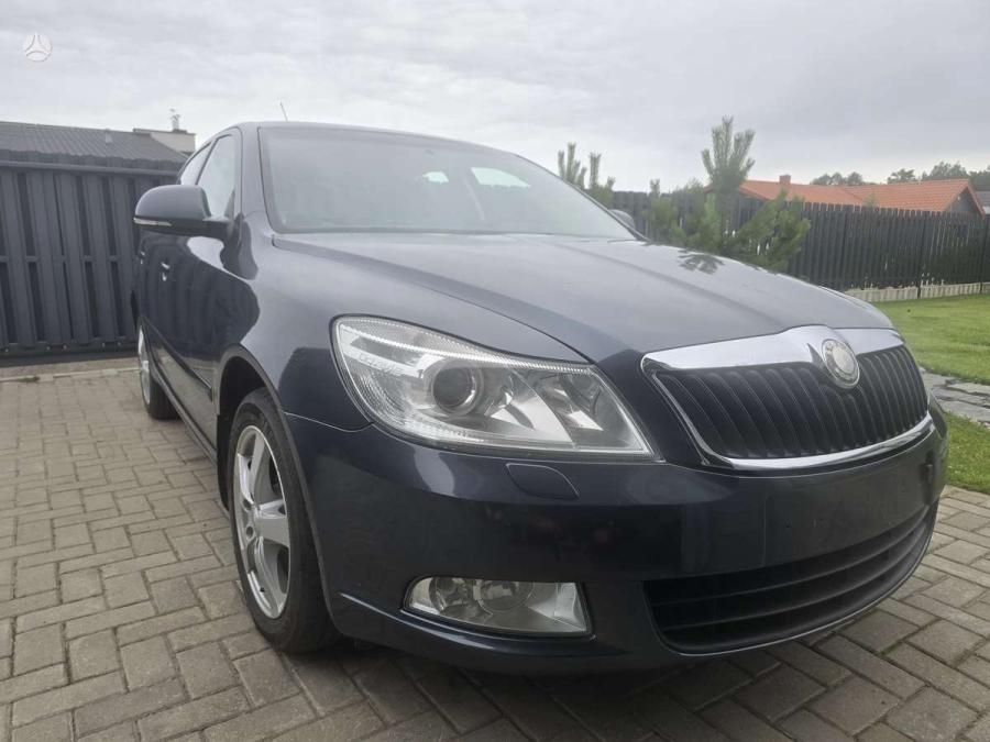 Grey Skoda Octavia 2010 in Panevezys, with an engine capacity of 1.60 L and mileage of 320 thousand km for 2699 €, photo 1 on AUTOMOTO.COM.LV