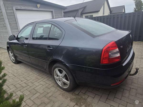 Pelēks Skoda Octavia 2010 Panevēža, ar dzinēja tilpumu 1.60 L un nobraukumu 320 tūkst. km par 2699 €, foto 5 vietnē AUTOMOTO.COM.LV