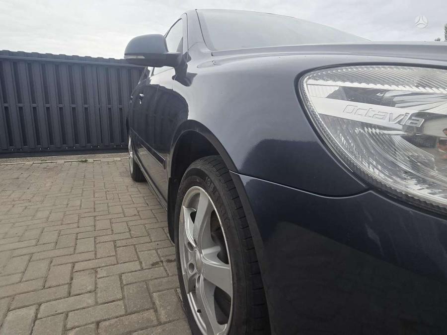 Grey Skoda Octavia 2010 in Panevezys, with an engine capacity of 1.60 L and mileage of 320 thousand km for 2699 €, photo 8 on AUTOMOTO.COM.LV