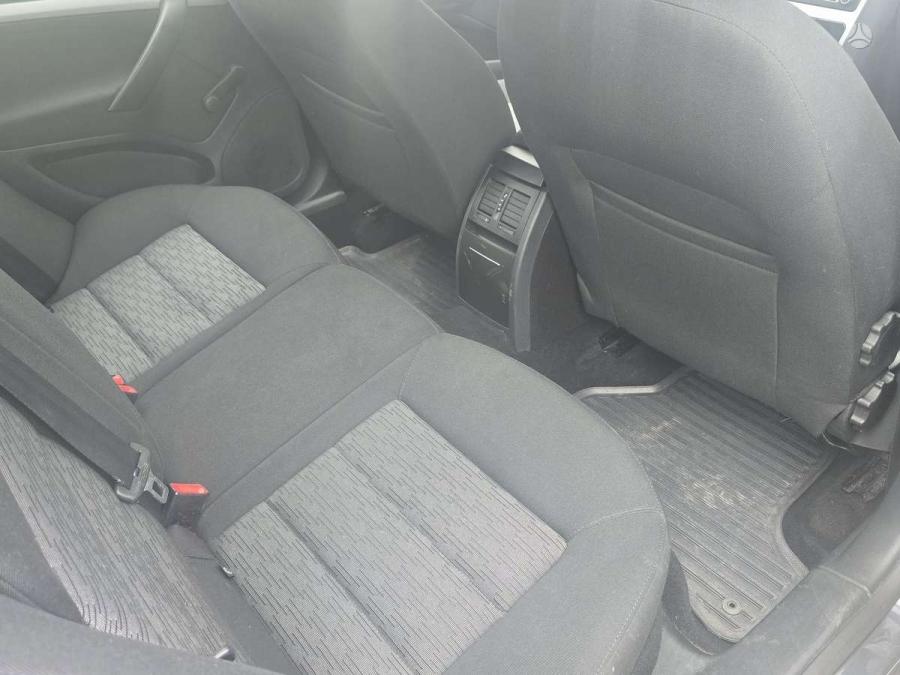 Grey Skoda Octavia 2010 in Panevezys, with an engine capacity of 1.60 L and mileage of 320 thousand km for 2699 €, photo 12 on AUTOMOTO.COM.LV