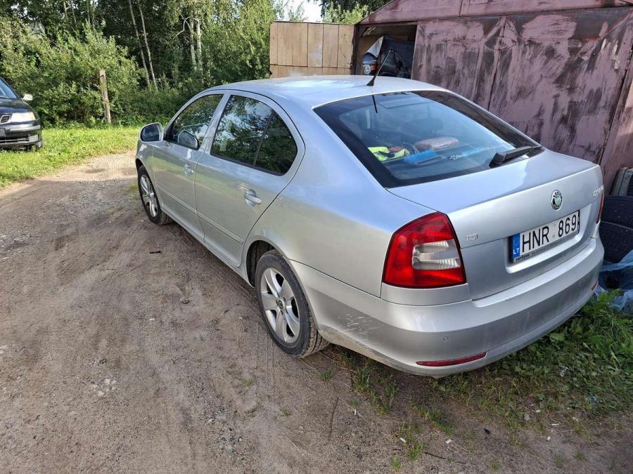 Серый Шкода Октавия 2010 в Шяуляй, объемом двигателя 1.60 л и пробегом 290 тыс. км за 2200 €, фото 8 на AUTOMOTO.COM.LV