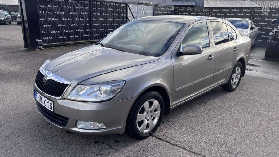 Pelēks Skoda Octavia 2011 Viļņa, ar dzinēja tilpumu 1.60 L un nobraukumu 276 tūkst. km par 2950 €, foto 1 vietnē AUTOMOTO.COM.LV