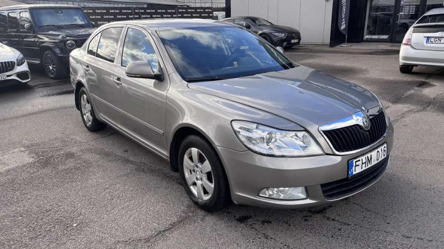 Pelēks Skoda Octavia 2011 Viļņa, ar dzinēja tilpumu 1.60 L un nobraukumu 276 tūkst. km par 2950 €, foto 2 vietnē AUTOMOTO.COM.LV