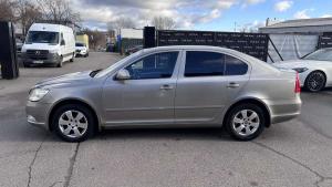 Pelēks Skoda Octavia 2011 Viļņa, ar dzinēja tilpumu 1.60 L un nobraukumu 276 tūkst. km par 2950 €, foto 6 vietnē AUTOMOTO.COM.LV