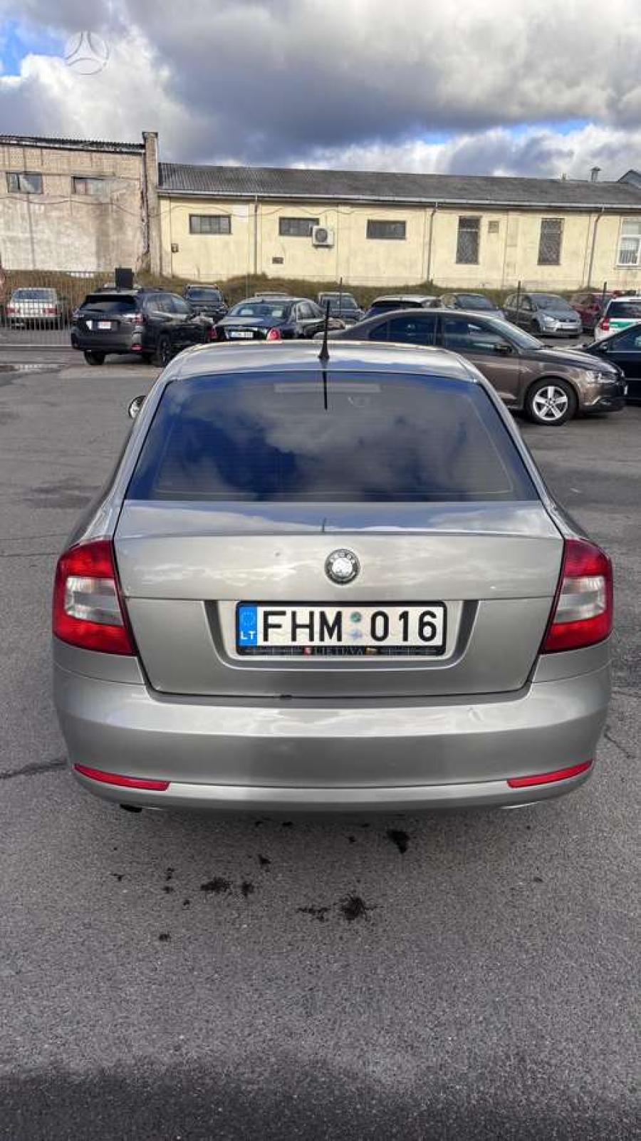 Pelēks Skoda Octavia 2011 Viļņa, ar dzinēja tilpumu 1.60 L un nobraukumu 276 tūkst. km par 2950 €, foto 8 vietnē AUTOMOTO.COM.LV