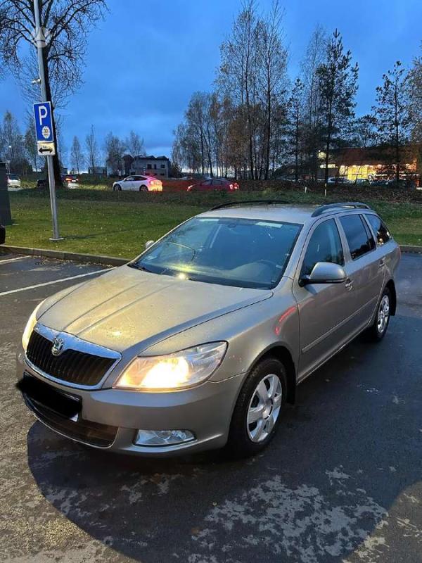 Grey Skoda Octavia 2011 in Vilnius, with an engine capacity of 1.60 L and mileage of 430 thousand km for 1250 €, photo 1 on AUTOMOTO.COM.LV