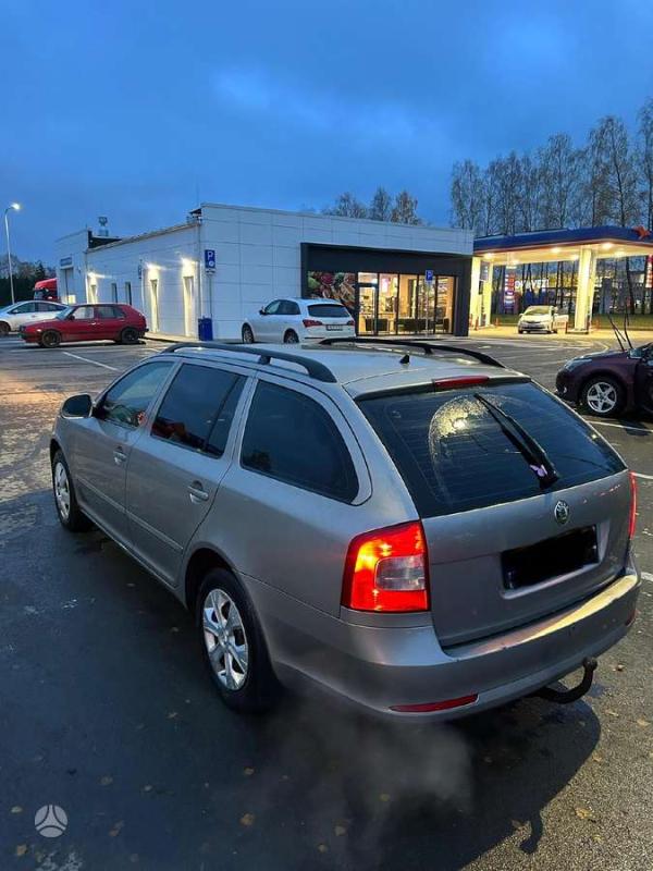 Grey Skoda Octavia 2011 in Vilnius, with an engine capacity of 1.60 L and mileage of 430 thousand km for 1250 €, photo 3 on AUTOMOTO.COM.LV