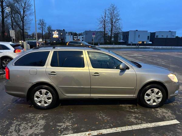 Grey Skoda Octavia 2011 in Vilnius, with an engine capacity of 1.60 L and mileage of 430 thousand km for 1250 €, photo 4 on AUTOMOTO.COM.LV