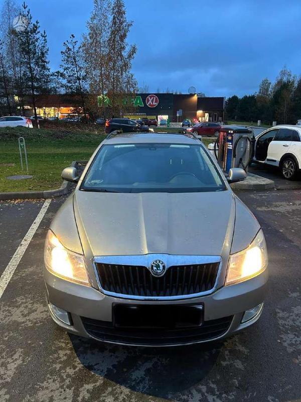Grey Skoda Octavia 2011 in Vilnius, with an engine capacity of 1.60 L and mileage of 430 thousand km for 1250 €, photo 5 on AUTOMOTO.COM.LV
