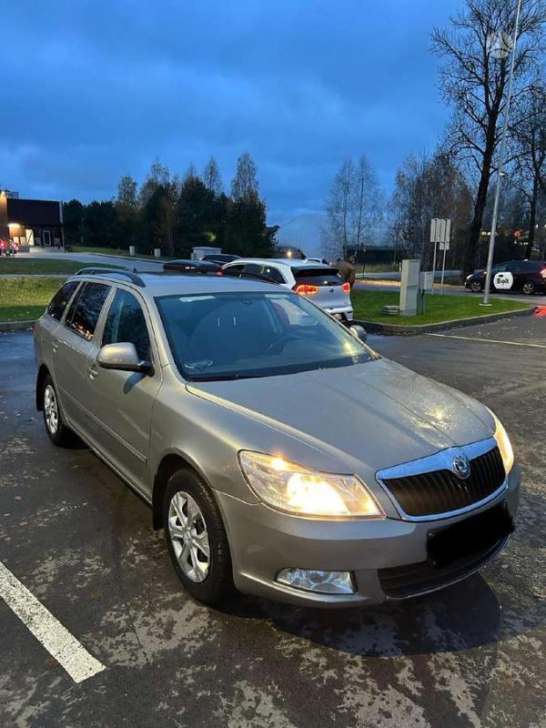 Grey Skoda Octavia 2011 in Vilnius, with an engine capacity of 1.60 L and mileage of 430 thousand km for 1250 €, photo 6 on AUTOMOTO.COM.LV