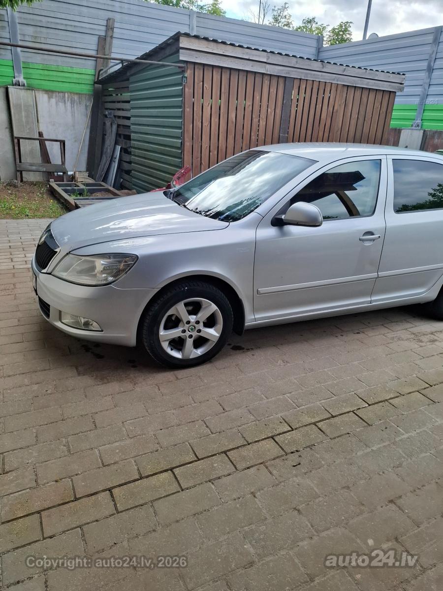 Grey Skoda Octavia 2011 in Tallinn, with an engine capacity of 1.20 L and mileage of 182 thousand km for 2900 €, photo 5 on AUTOMOTO.COM.LV