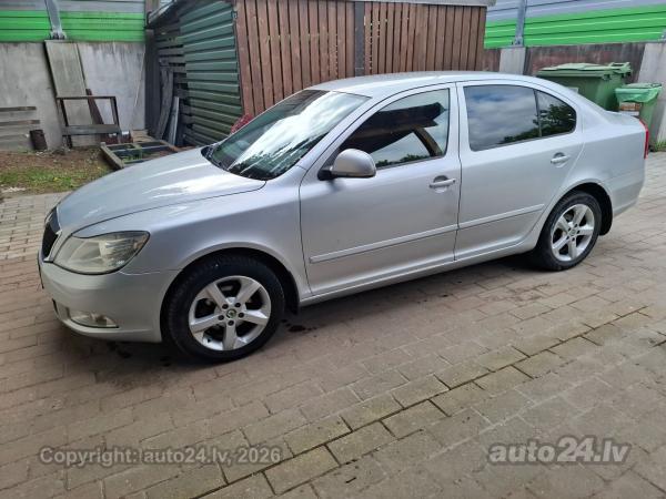 Pelēks Skoda Octavia 2011 Tallina, ar dzinēja tilpumu 1.20 L un nobraukumu 182 tūkst. km par 2900 €, foto 5 vietnē AUTOMOTO.COM.LV