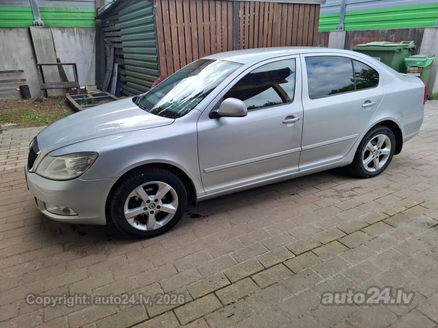 Grey Skoda Octavia 2011 in Tallinn, with an engine capacity of 1.20 L and mileage of 182 thousand km for 2900 €, photo 6 on AUTOMOTO.COM.LV
