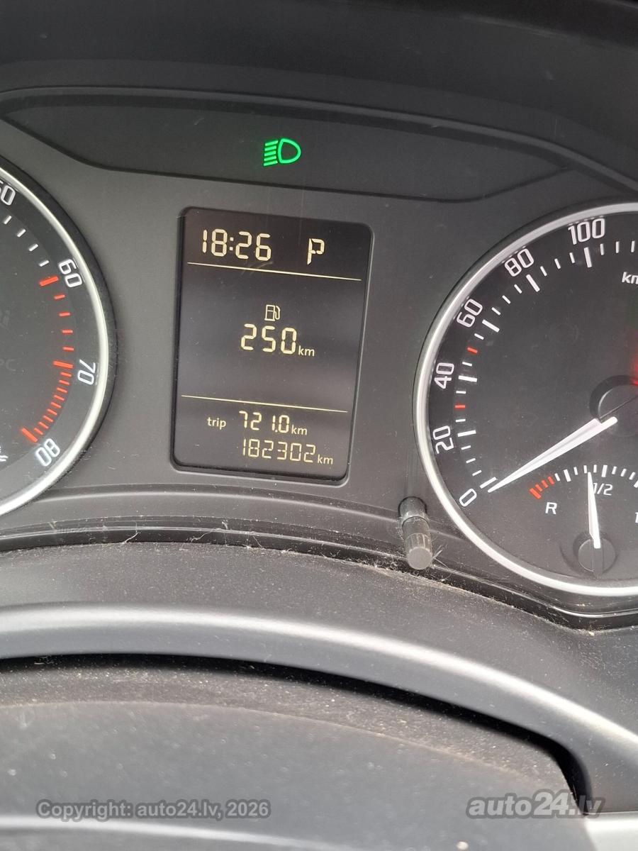 Grey Skoda Octavia 2011 in Tallinn, with an engine capacity of 1.20 L and mileage of 182 thousand km for 2900 €, photo 7 on AUTOMOTO.COM.LV