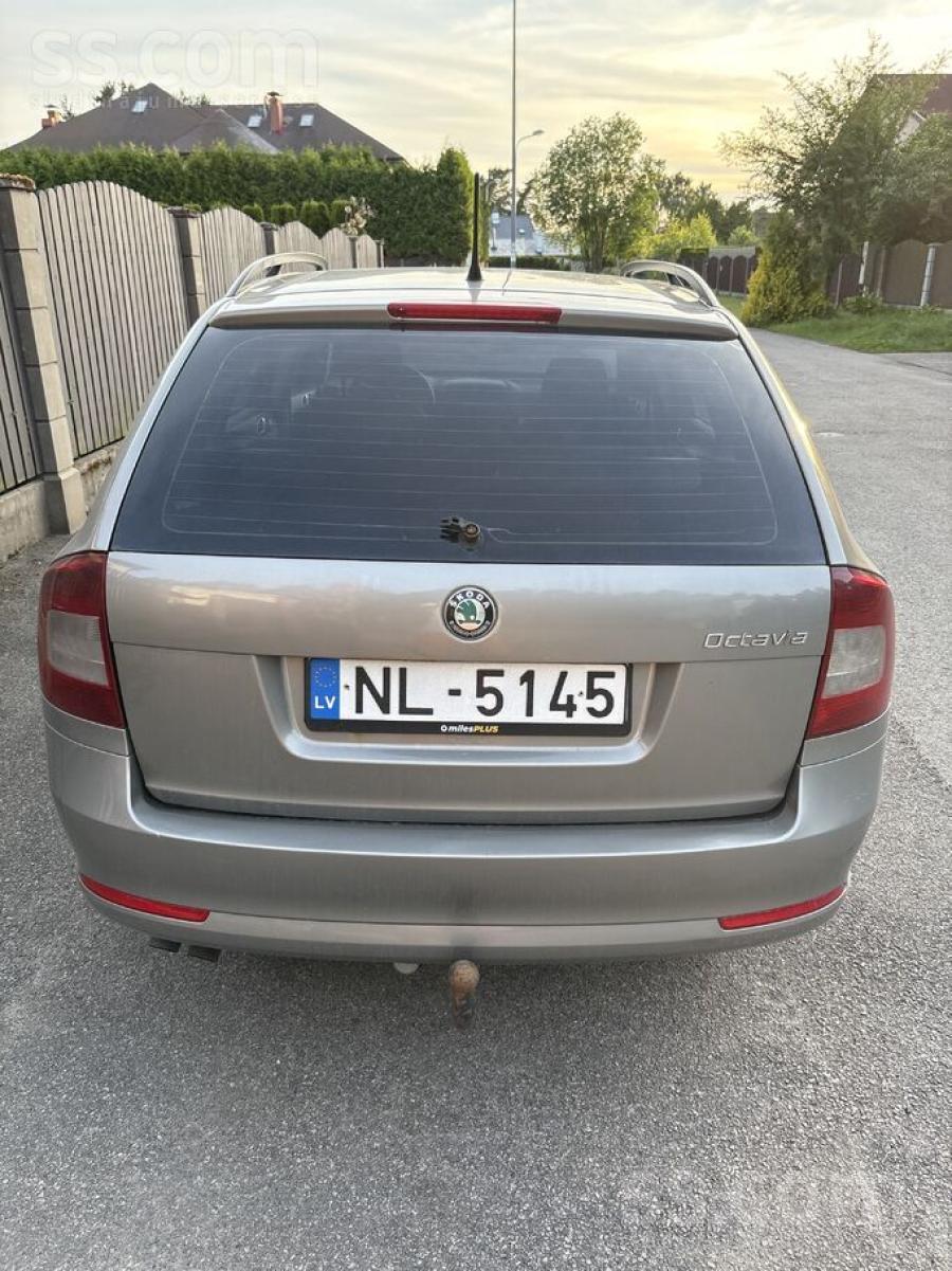 Grey Skoda Octavia 2011 in Riga, with an engine capacity of 2.00 L and mileage of 466 thousand km for 2200 €, photo 1 on AUTOMOTO.COM.LV