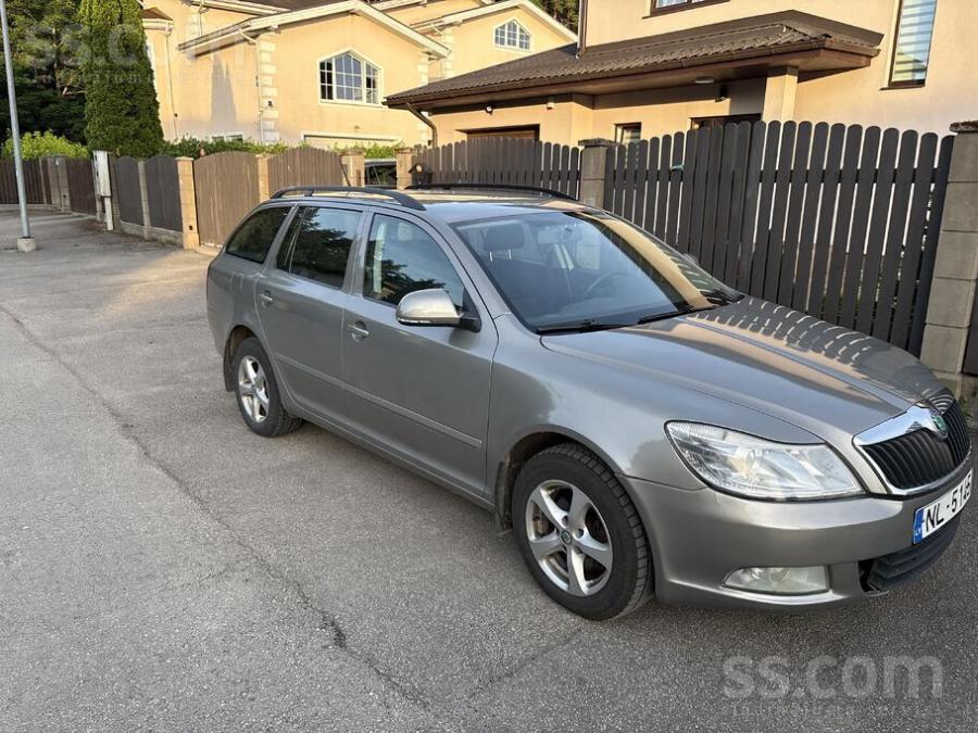 Grey Skoda Octavia 2011 in Riga, with an engine capacity of 2.00 L and mileage of 466 thousand km for 2200 €, photo 4 on AUTOMOTO.COM.LV