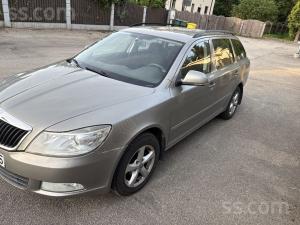 Grey Skoda Octavia 2011 in Riga, with an engine capacity of 2.00 L and mileage of 466 thousand km for 2200 €, photo 5 on AUTOMOTO.COM.LV