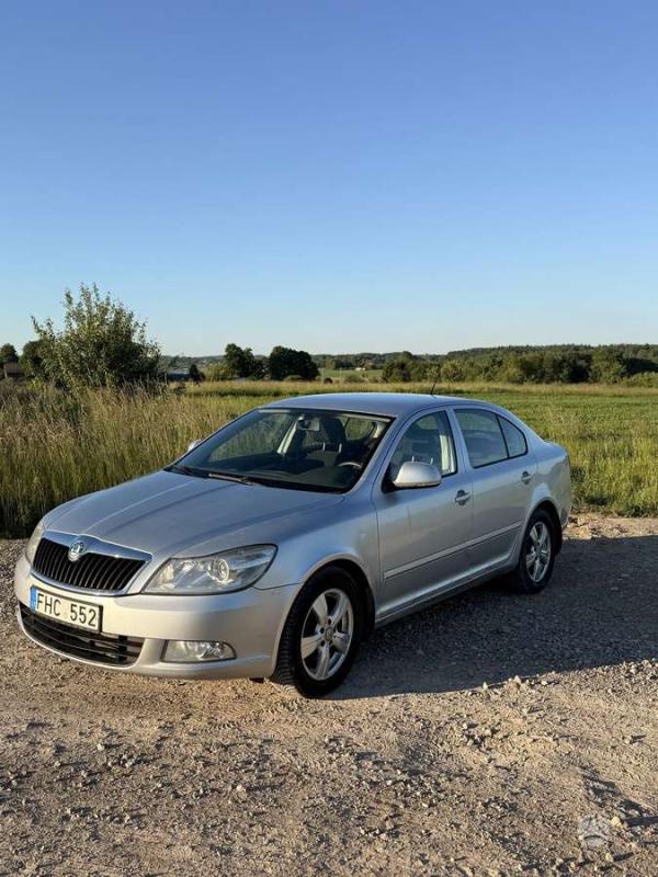 Grey Skoda Octavia 2011 in Vilnius, with an engine capacity of 1.60 L and mileage of 350 thousand km for 2100 €, photo 1 on AUTOMOTO.COM.LV