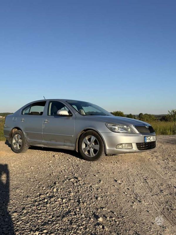 Grey Skoda Octavia 2011 in Vilnius, with an engine capacity of 1.60 L and mileage of 350 thousand km for 2100 €, photo 2 on AUTOMOTO.COM.LV