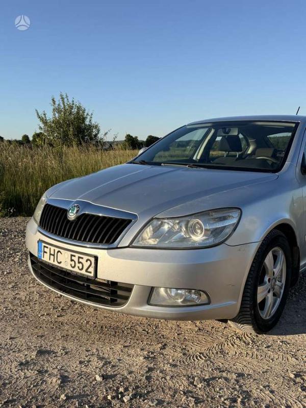 Grey Skoda Octavia 2011 in Vilnius, with an engine capacity of 1.60 L and mileage of 350 thousand km for 2100 €, photo 3 on AUTOMOTO.COM.LV