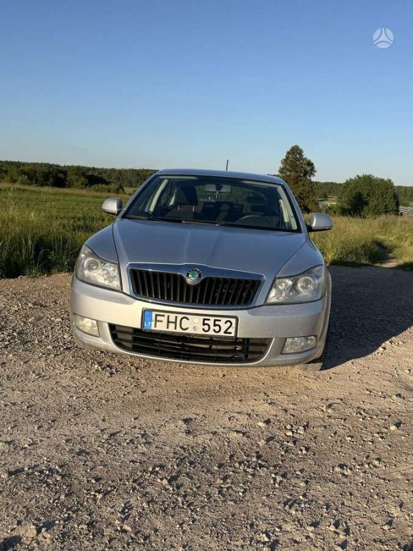 Grey Skoda Octavia 2011 in Vilnius, with an engine capacity of 1.60 L and mileage of 350 thousand km for 2100 €, photo 4 on AUTOMOTO.COM.LV