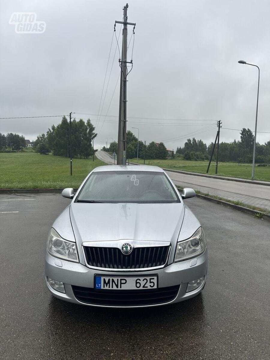 Pelēks Skoda Octavia 2011 Kauņa, ar dzinēja tilpumu 1.20 L un nobraukumu 219 tūkst. km par 2800 €, foto 1 vietnē AUTOMOTO.COM.LV