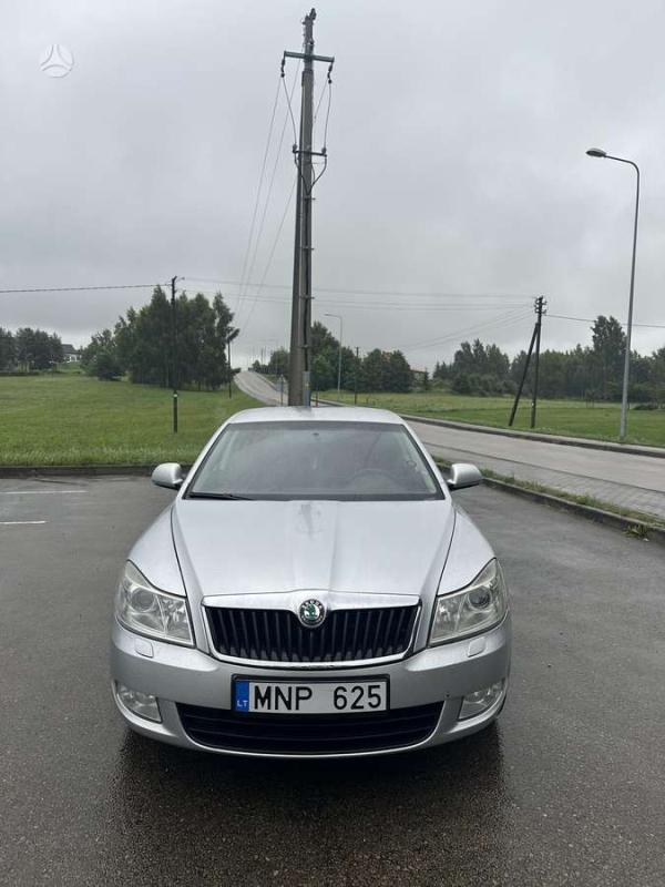 Grey Skoda Octavia 2011 in Kelme, with an engine capacity of 1.20 L and mileage of 220 thousand km for 2100 €, photo 1 on AUTOMOTO.COM.LV
