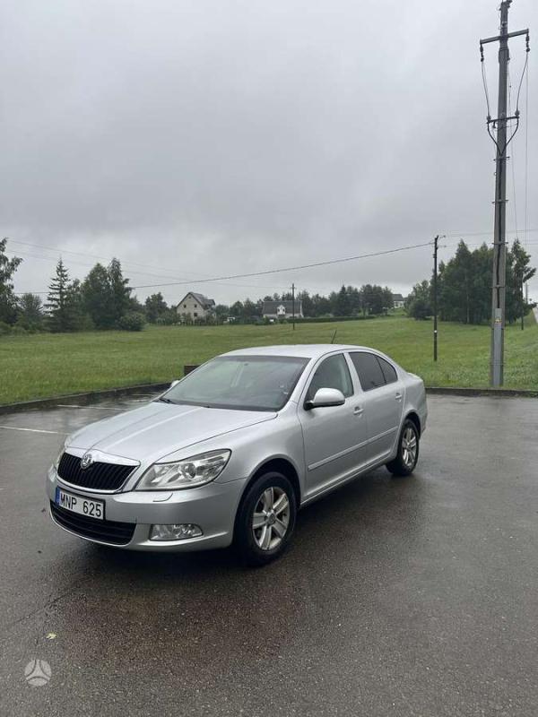 Grey Skoda Octavia 2011 in Kelme, with an engine capacity of 1.20 L and mileage of 220 thousand km for 2100 €, photo 2 on AUTOMOTO.COM.LV