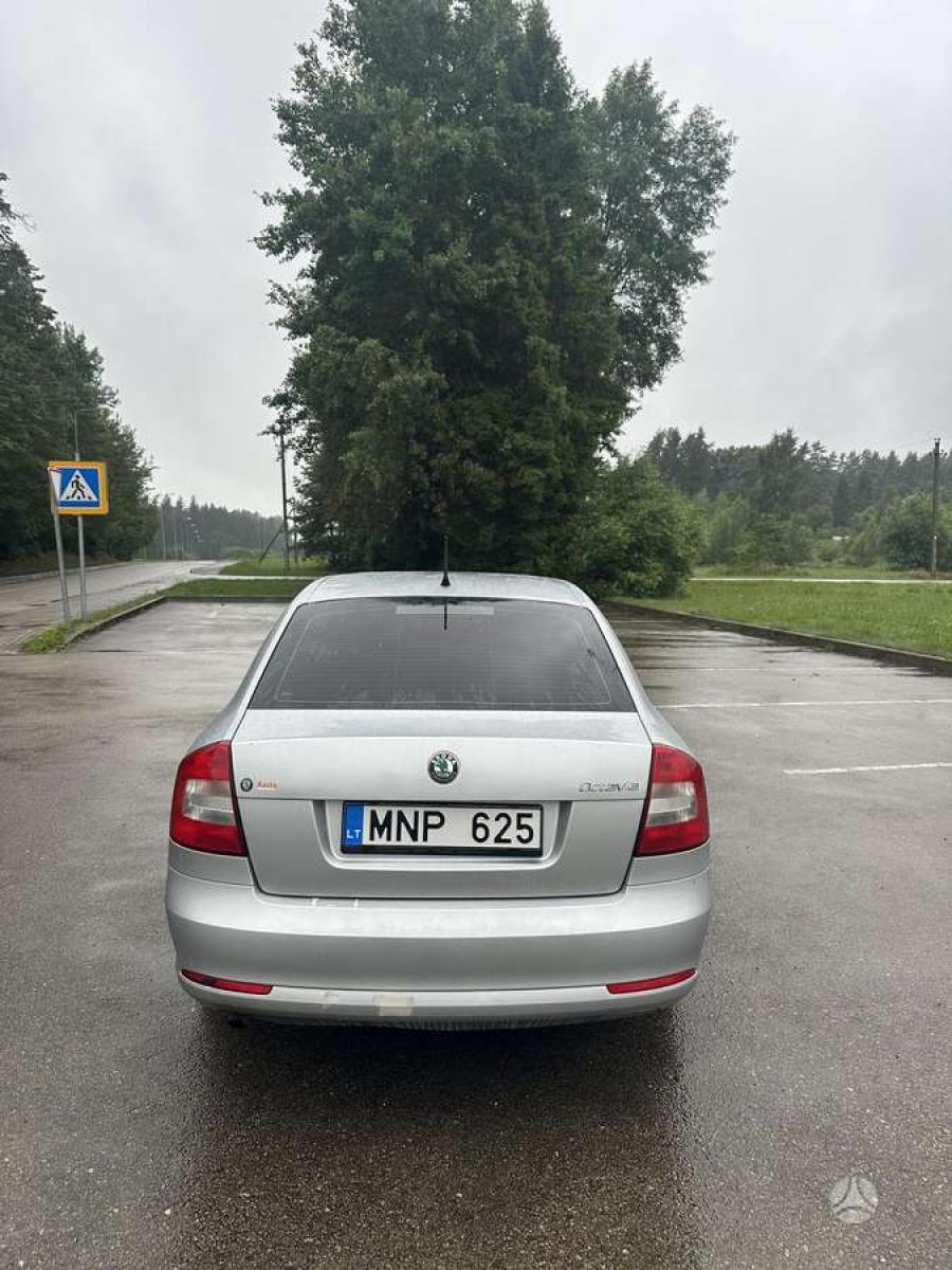 Grey Skoda Octavia 2011 in Kelme, with an engine capacity of 1.20 L and mileage of 220 thousand km for 2100 €, photo 4 on AUTOMOTO.COM.LV