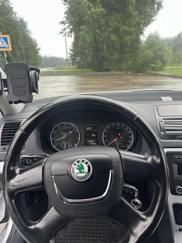 Grey Skoda Octavia 2011 in Kelme, with an engine capacity of 1.20 L and mileage of 220 thousand km for 2100 €, photo 5 on AUTOMOTO.COM.LV