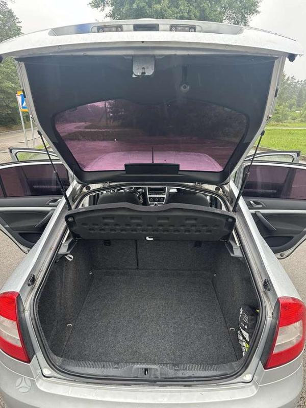 Grey Skoda Octavia 2011 in Kelme, with an engine capacity of 1.20 L and mileage of 220 thousand km for 2100 €, photo 9 on AUTOMOTO.COM.LV