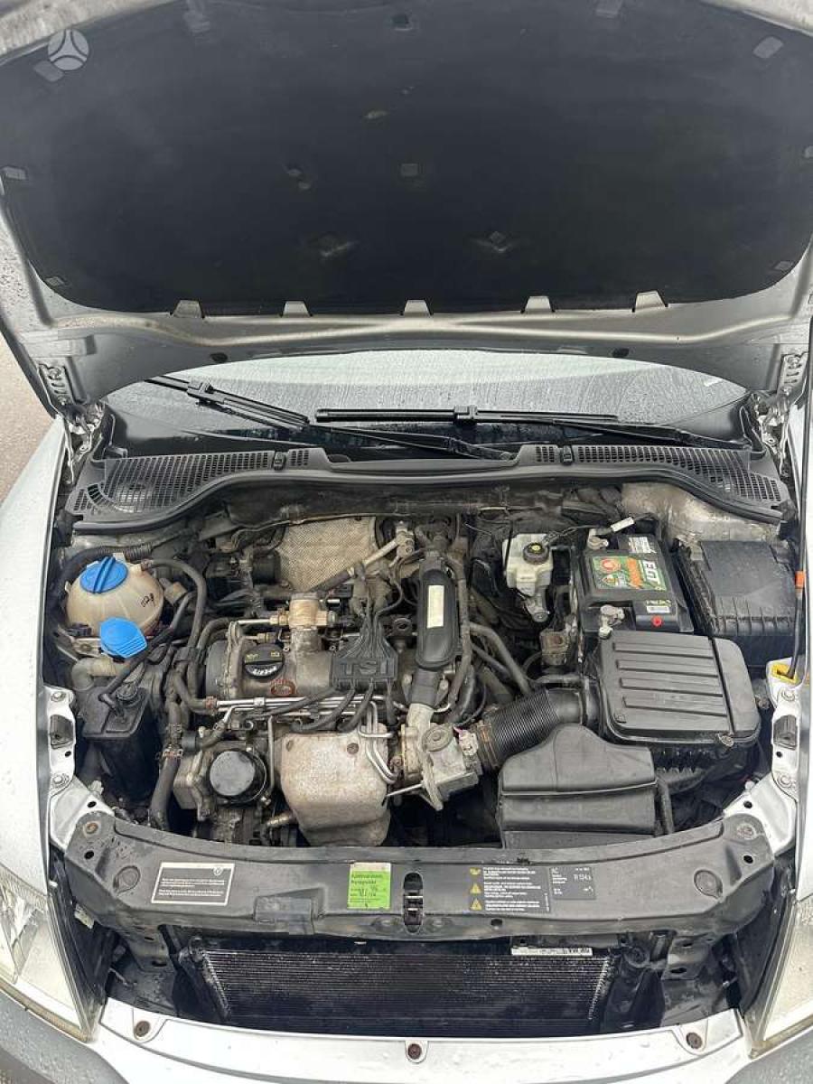 Grey Skoda Octavia 2011 in Kelme, with an engine capacity of 1.20 L and mileage of 220 thousand km for 2100 €, photo 12 on AUTOMOTO.COM.LV