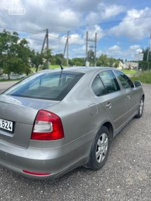 Grey Skoda Octavia 2011 in Vilnius, with an engine capacity of 1.90 L and mileage of 373 thousand km for 2450 €, photo 8 on AUTOMOTO.COM.LV