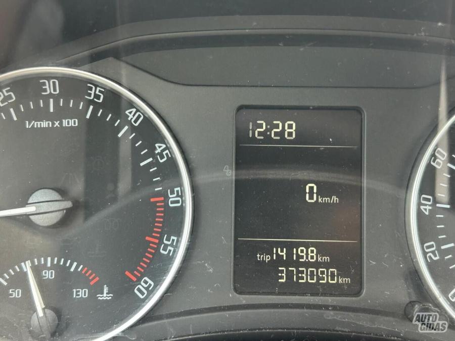 Grey Skoda Octavia 2011 in Vilnius, with an engine capacity of 1.90 L and mileage of 373 thousand km for 2450 €, photo 12 on AUTOMOTO.COM.LV