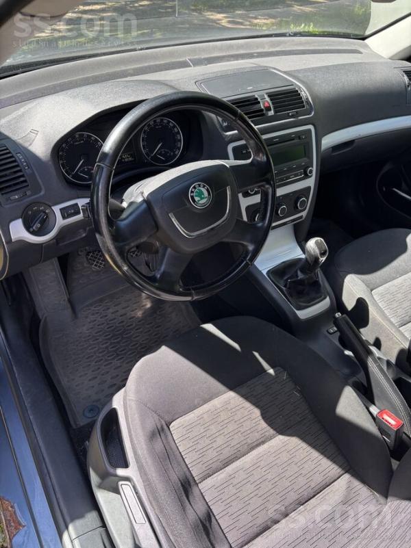 Grey Skoda Octavia 2011 in Aizkraukle, with an engine capacity of 1.60 L and mileage of 419 thousand km for 1800 €, photo 3 on AUTOMOTO.COM.LV